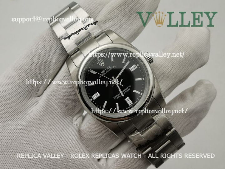 Rolex Oyster Perpetual 126000 36MM Black Dial